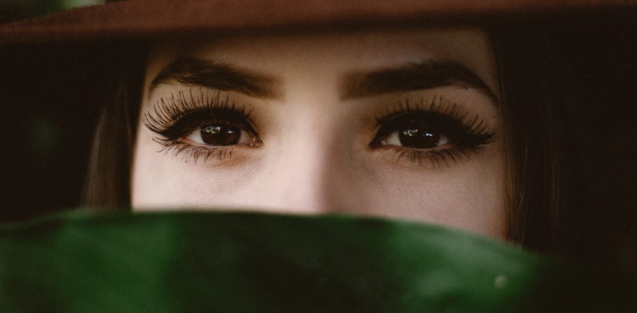 How to Clean False Eyelashes - The Indoor Haven